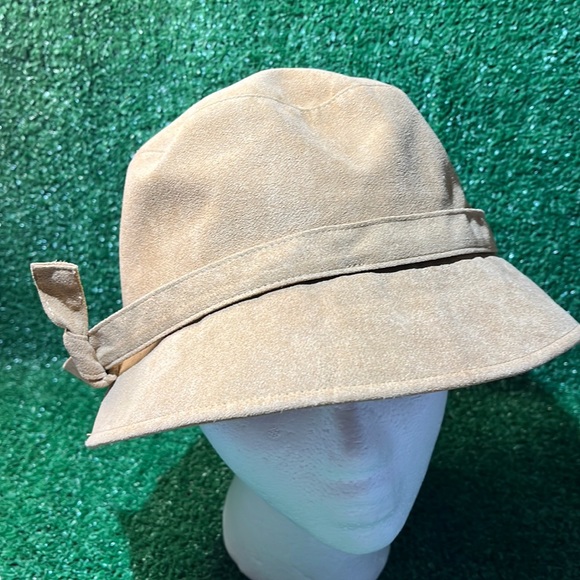 Liz Claiborne | Accessories | Vintage 9s Y2k Liz Claiborne Soft Tan ...